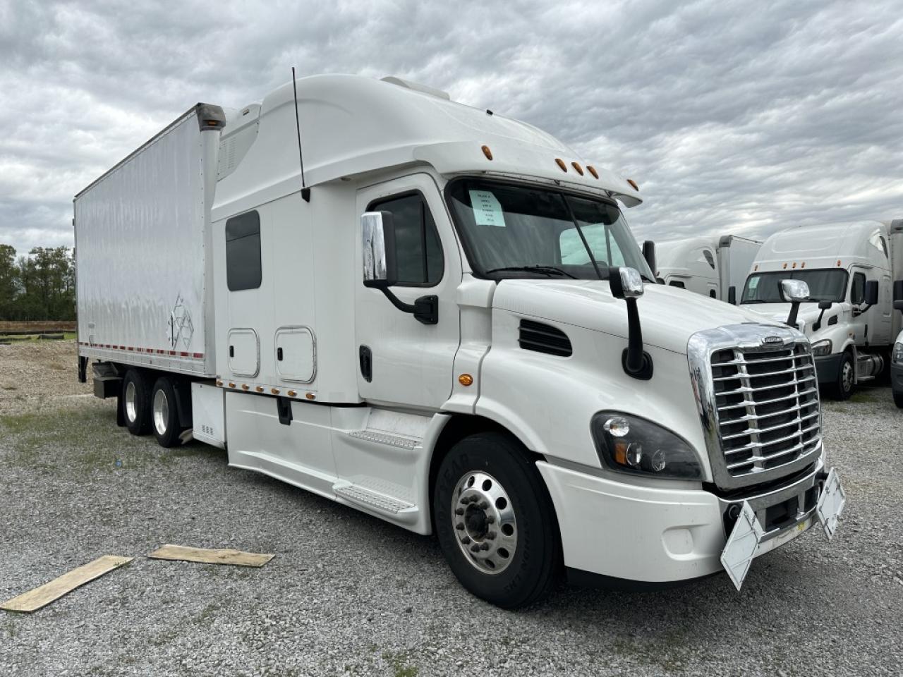 Custom Freightliner Sleepers 2021 FREIGHTLINER CASCADIA 126 | TLG