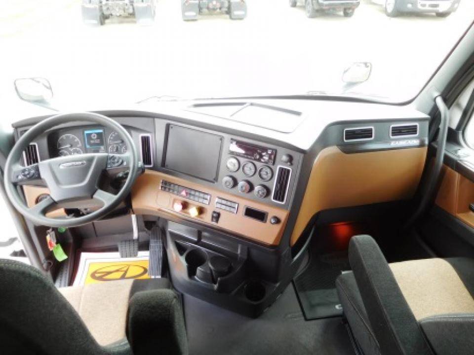 2020 Freightliner Cascadia Sleeper Interior