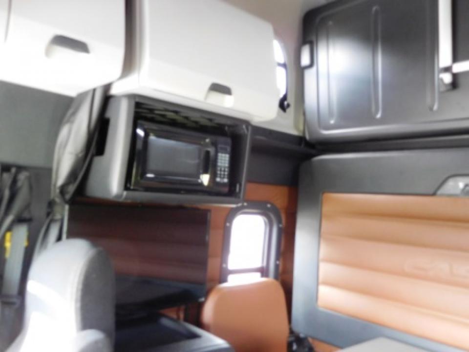 2020 Freightliner Cascadia Sleeper Interior